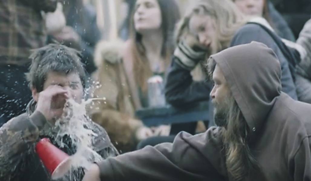 Video: "Lampshades On Fire" de Modest Mouse - Sound & Vision