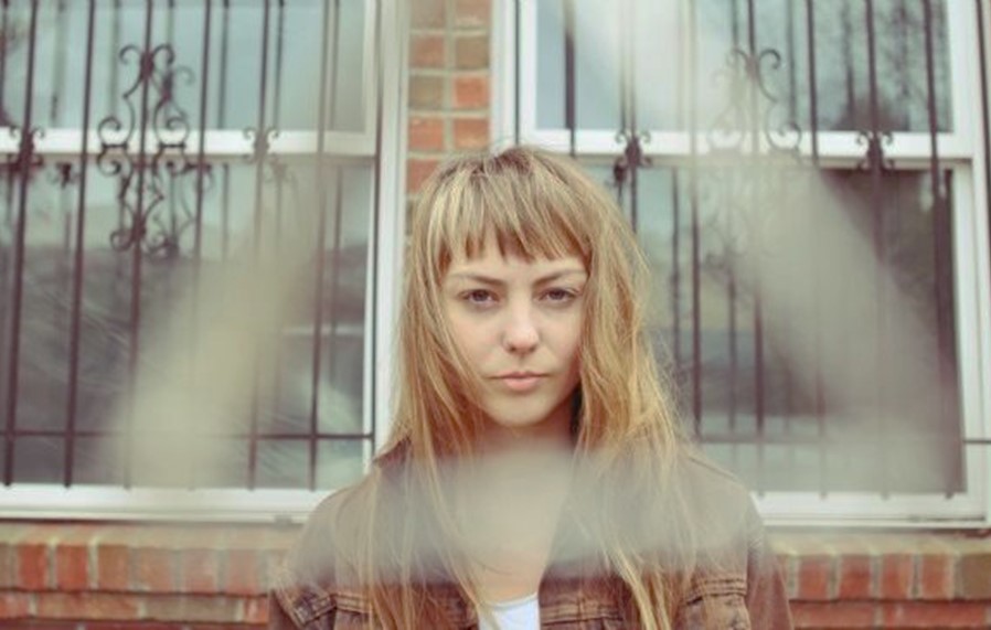 Angel Olsen estrena la canción "Waving, Smiling" (VIDEO) - Sound & Vision