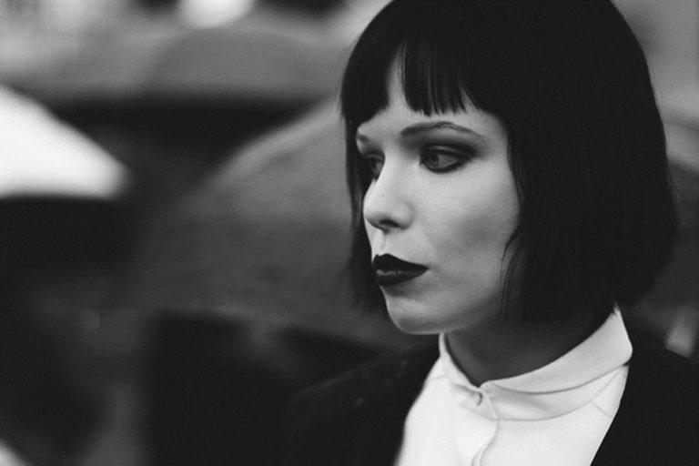 Escuchemos "NIGHTMARES", la nueva canción de Alice Glass